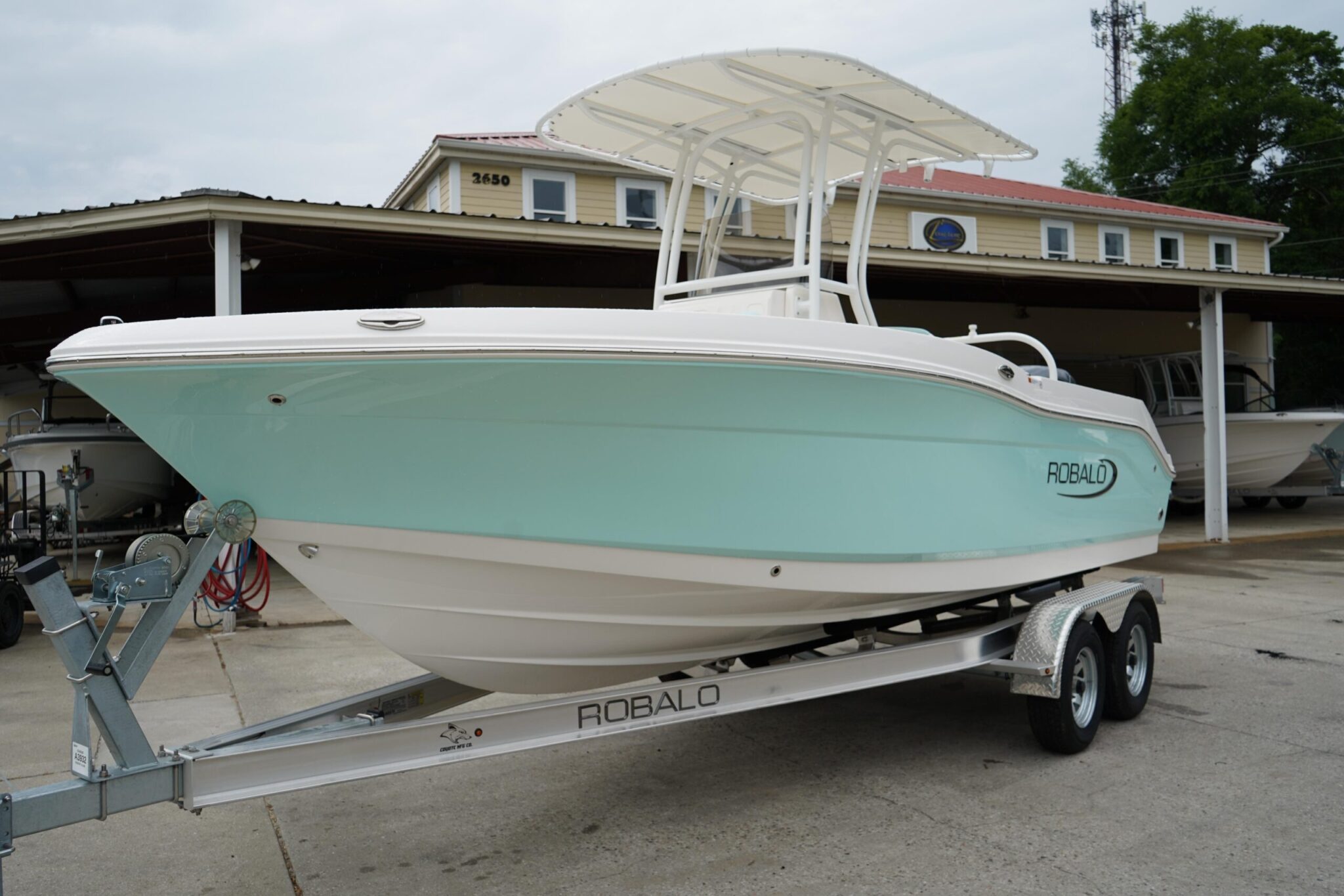 2025 Robalo R202 Explorer For Sale - NAUTICAL MARINE DEPOT